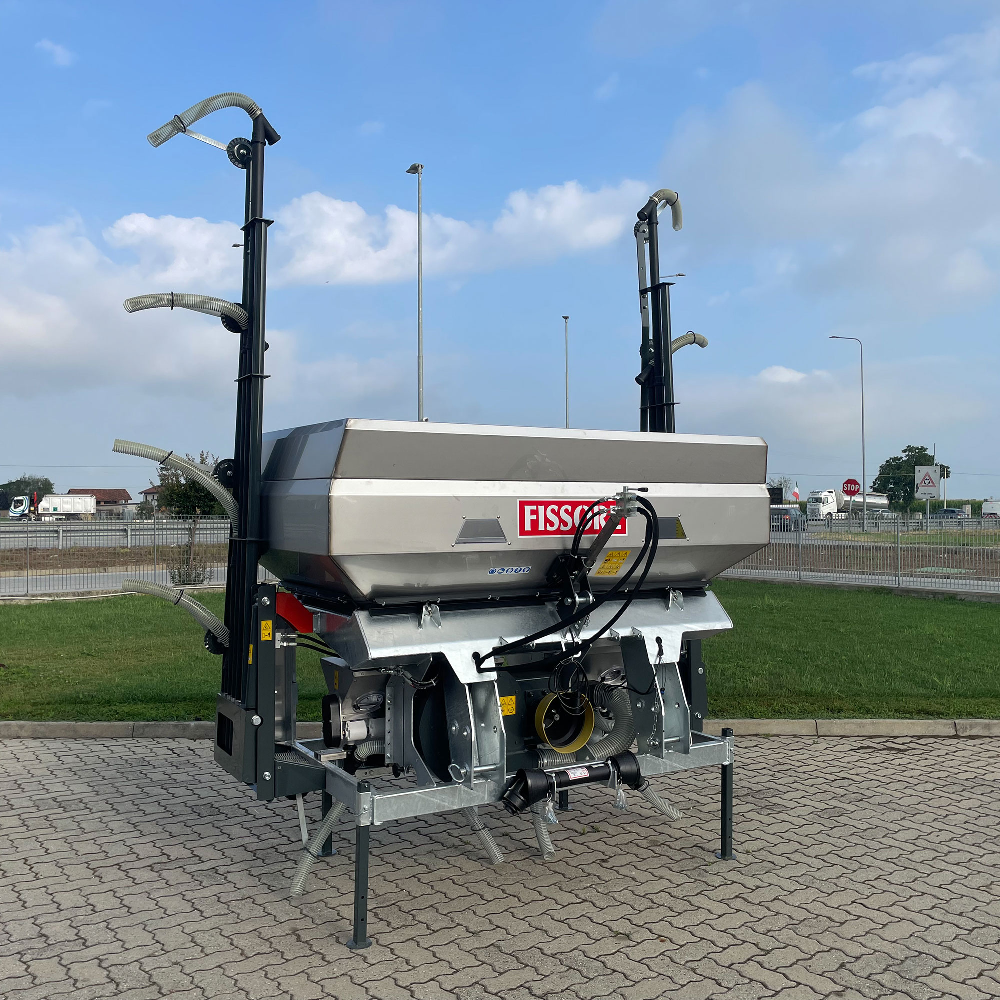 SPANDI model fertilizer spreader. | Arproma Direct