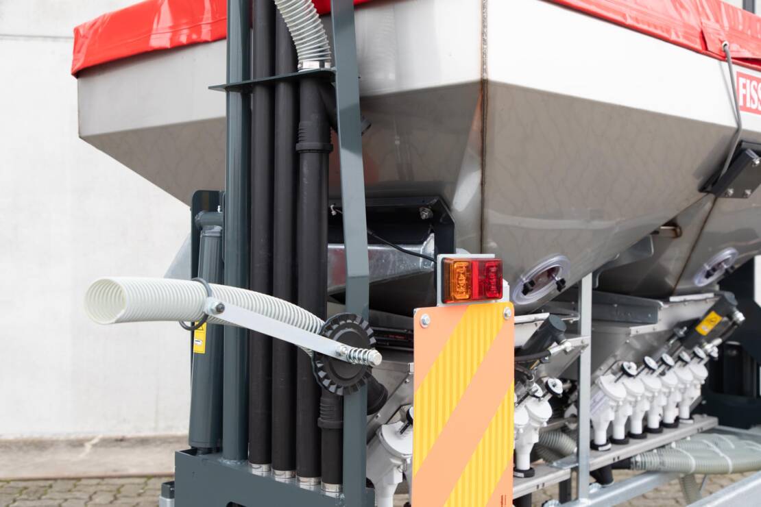 SPANDI model fertilizer spreader. | Arproma Direct